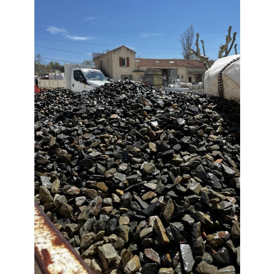 Gravier gris ardoise pour vos aménager vos jardins vendu en vrac ou big bag pas cher - Aubagne ...